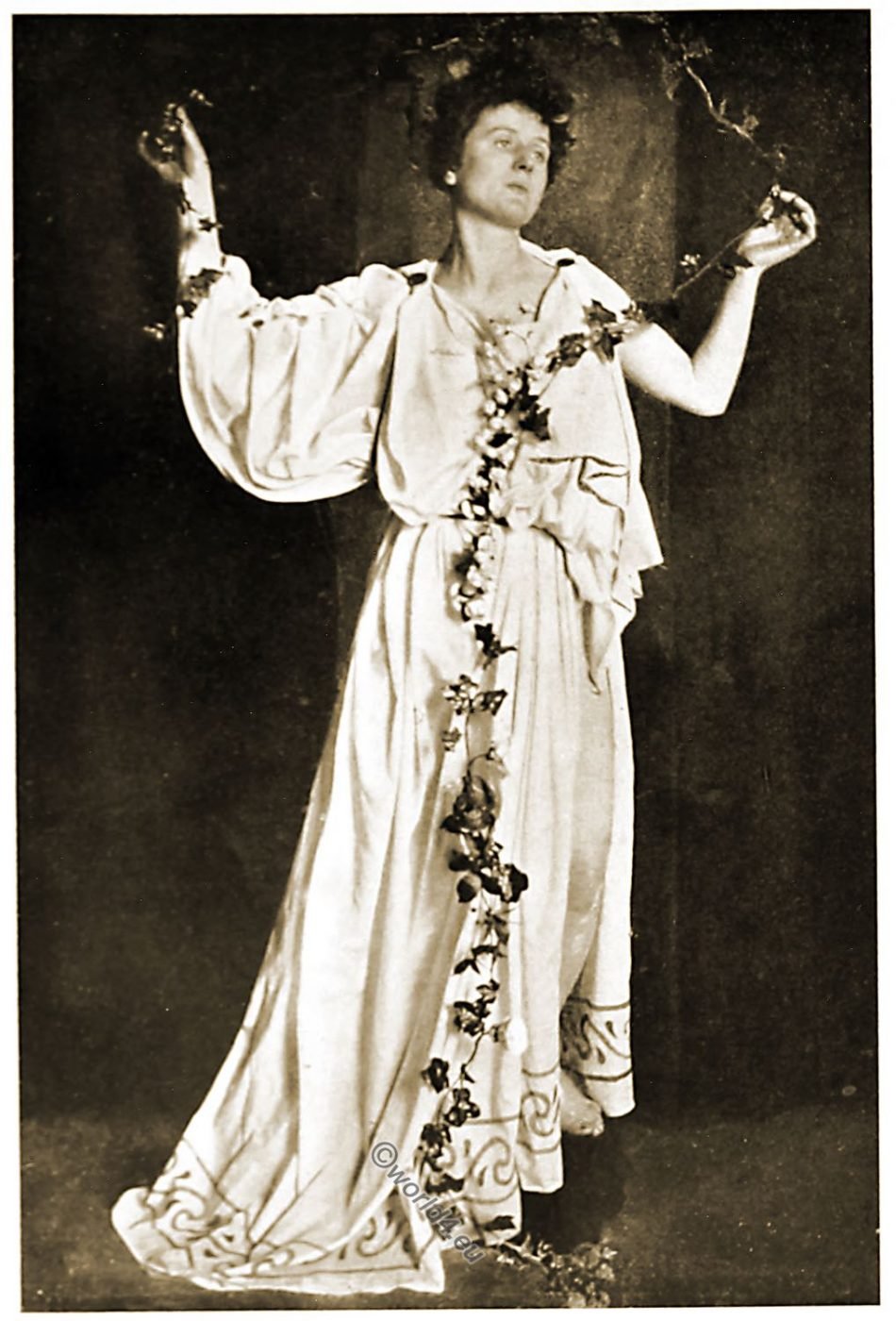 How Greek women dressed. The female dress of the classical period.