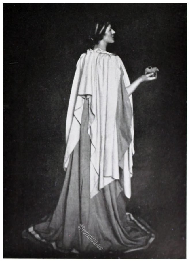 How Greek women dressed. The female dress of the classical period.